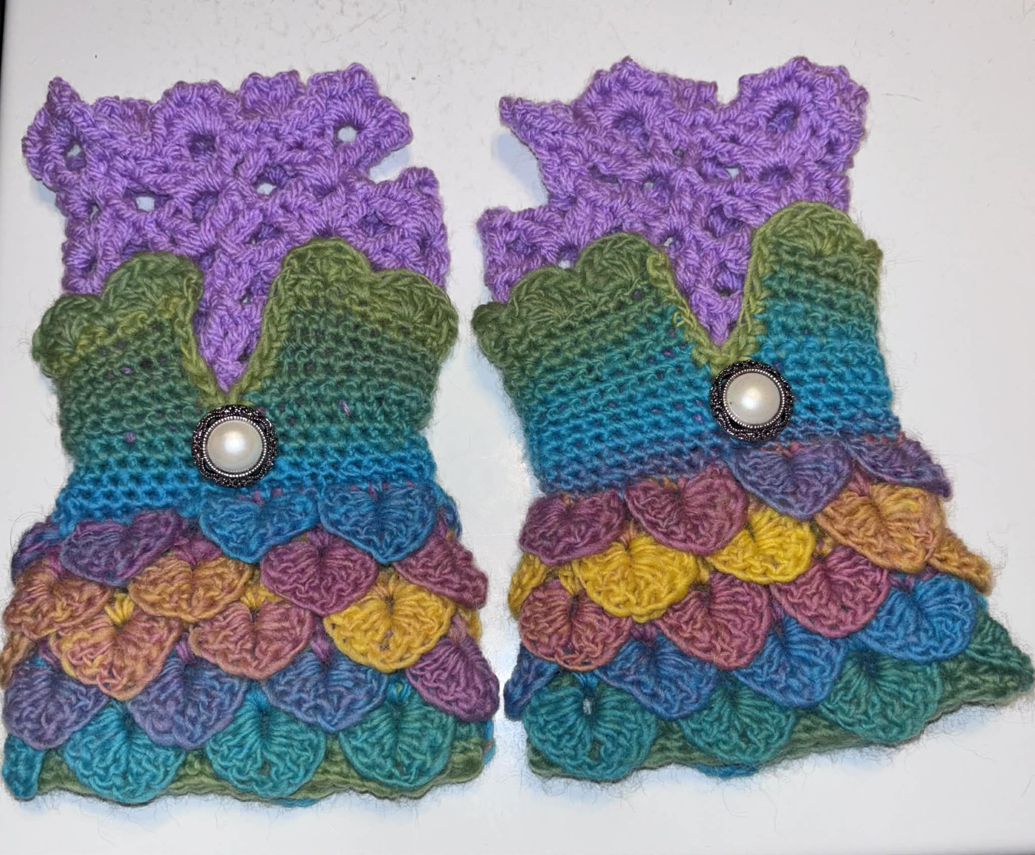 Crocodile Stitch Lacy Fingerless Gloves – Bonita Patterns